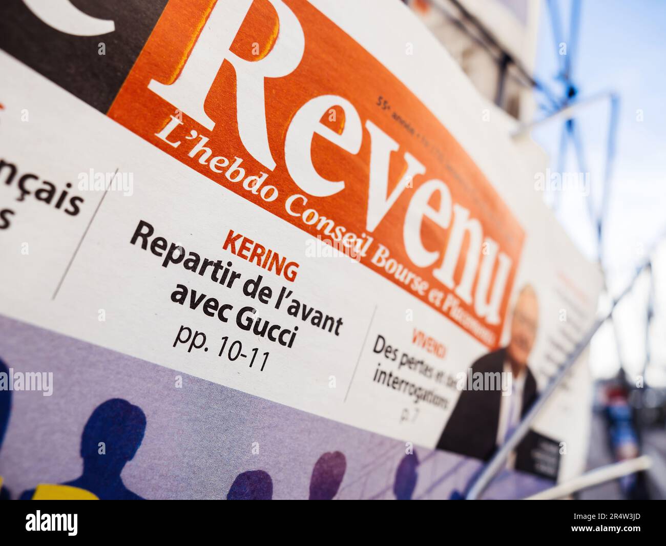 Paris, France - 20 mars 2023 : gros plan sur Revenue - Bourse avec ...