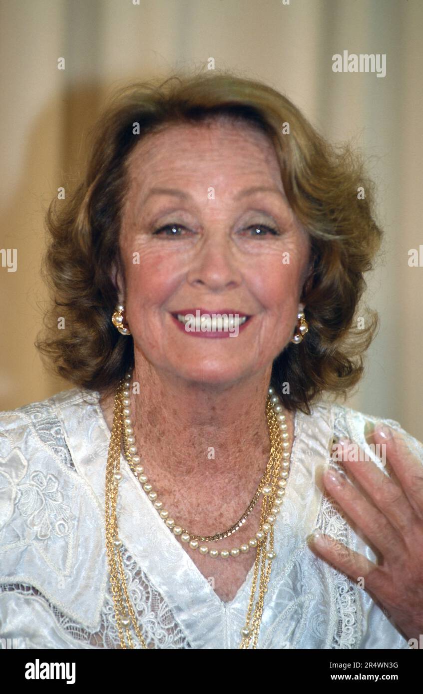 Portrait de l'actrice française Danielle Darrieux lors de la cérémonie ...