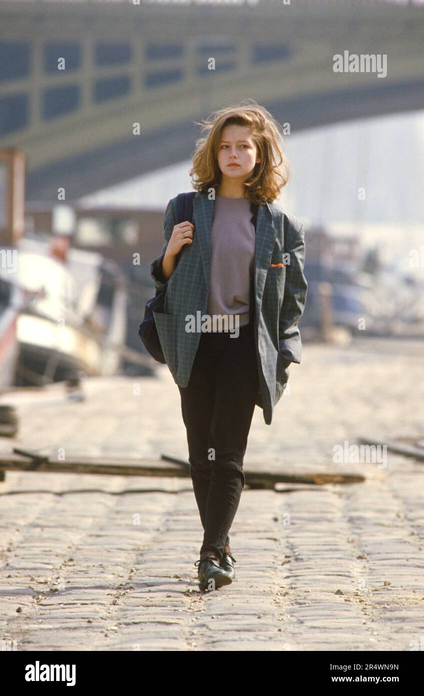 L'actrice française Laure Marsac. Quais de Seine à Paris, 1986 Photo ...
