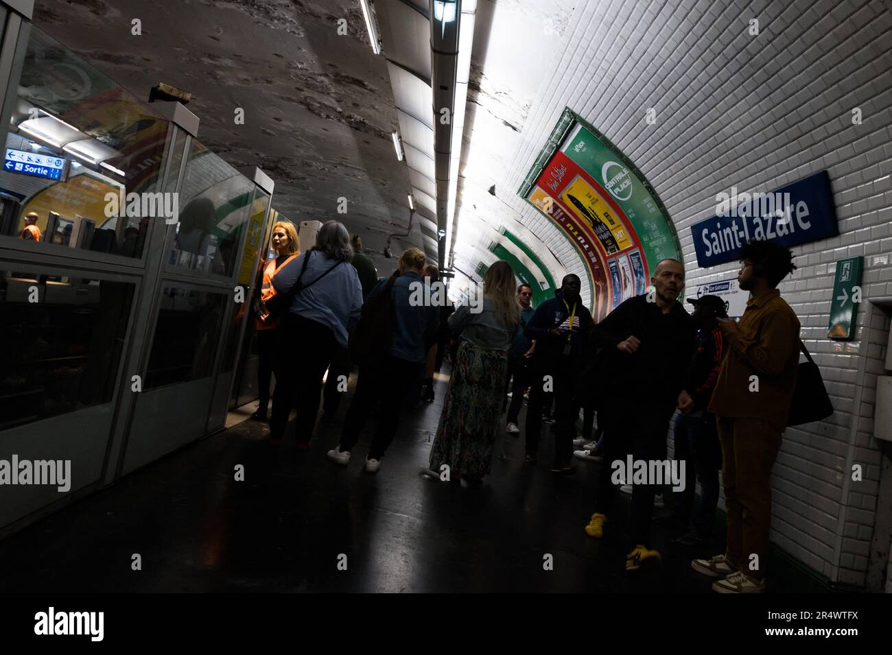 Encore ce matin, la ligne 13 du métro de Paris a montré de très longs ...