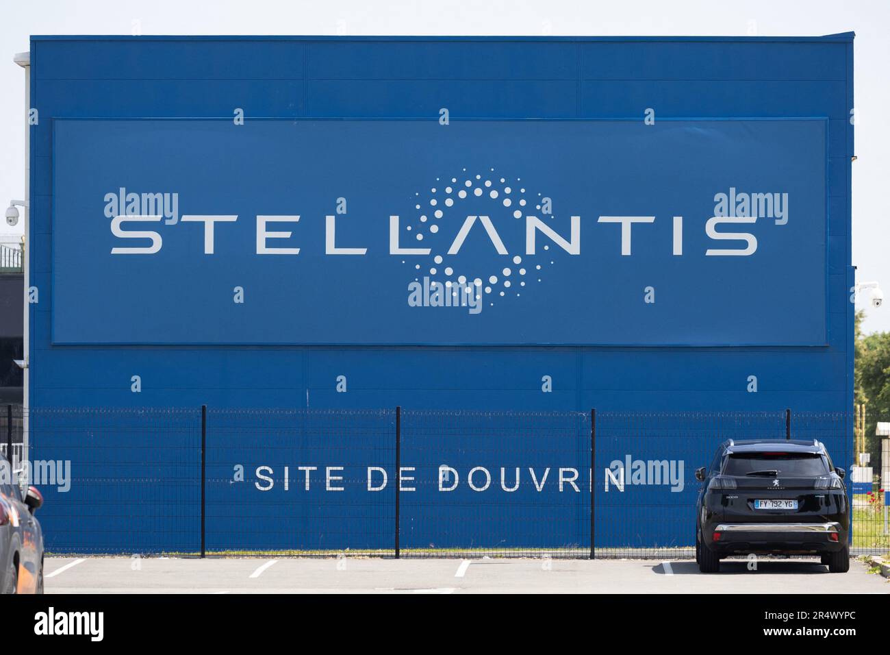 Billy Berclau, France. 30th mai 2023. Logo Stellantis dans le bâtiment ...