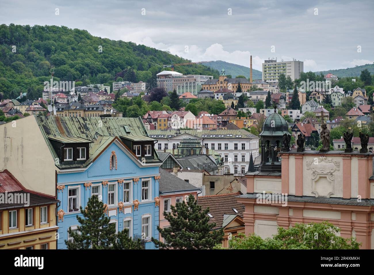 Vue en hauteur de Decin (Tetschen), République tchèque. Vieilles villas ...