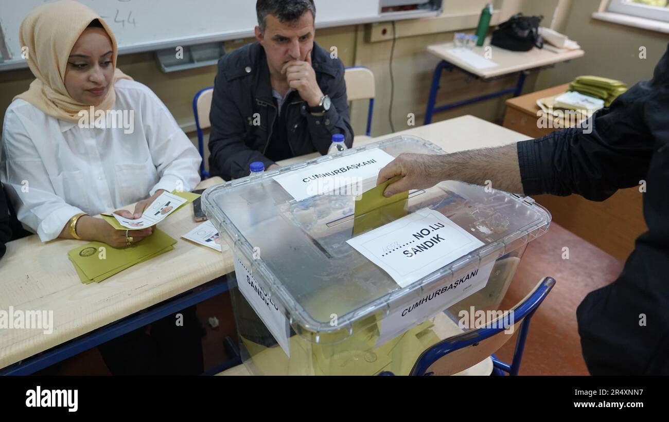 Istanbul, Turquie. 28th mai 2023. Citoyens turcs aux élections du tour ...
