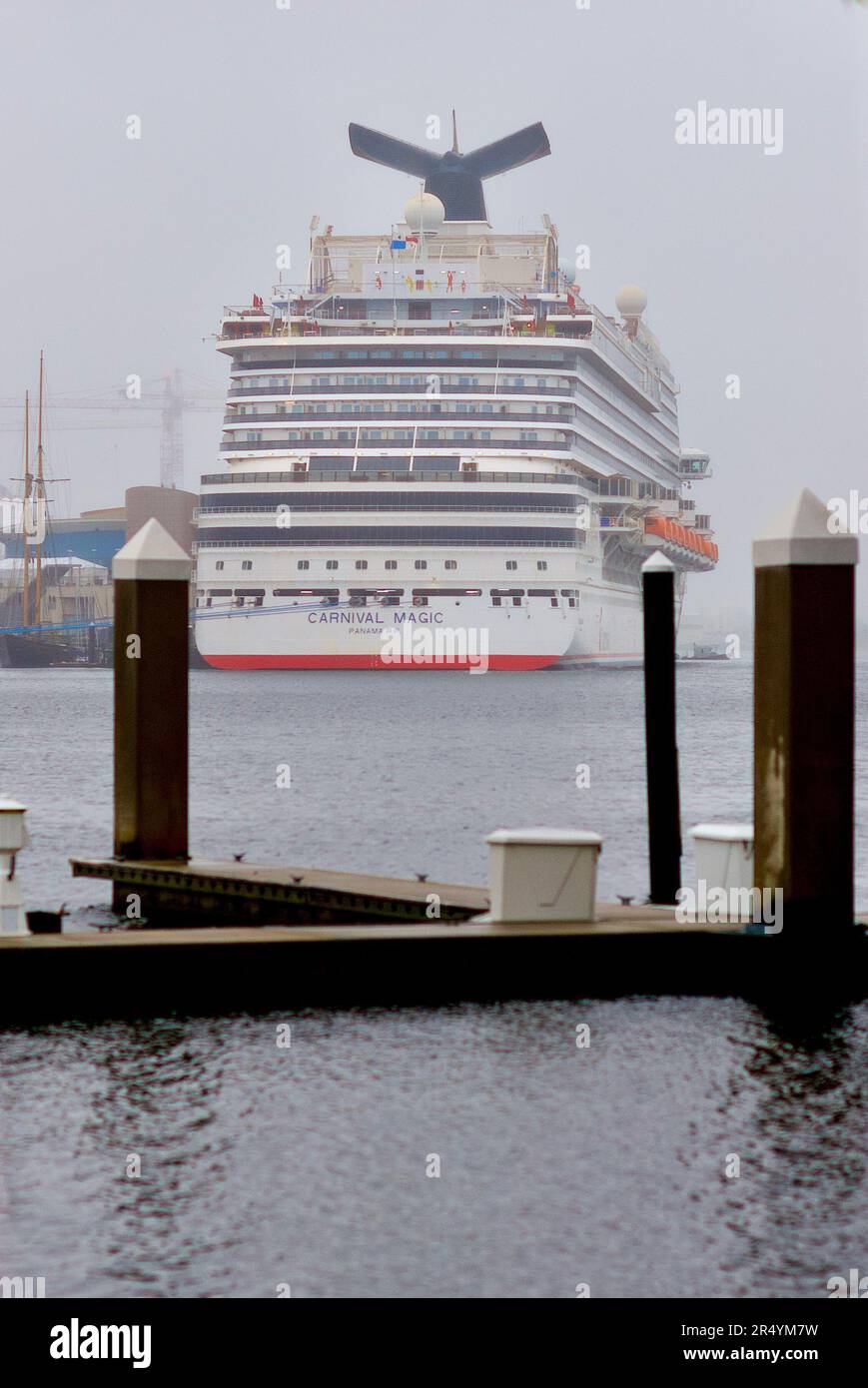 Norfolk, Virginie, États-Unis - 30 mai 2023 : le bateau de croisière « Carnival Magic » de la ...