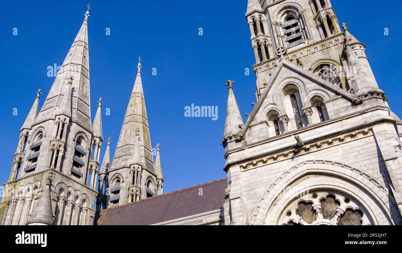 église de style néo gothique Banque de photographies et d’images à ...