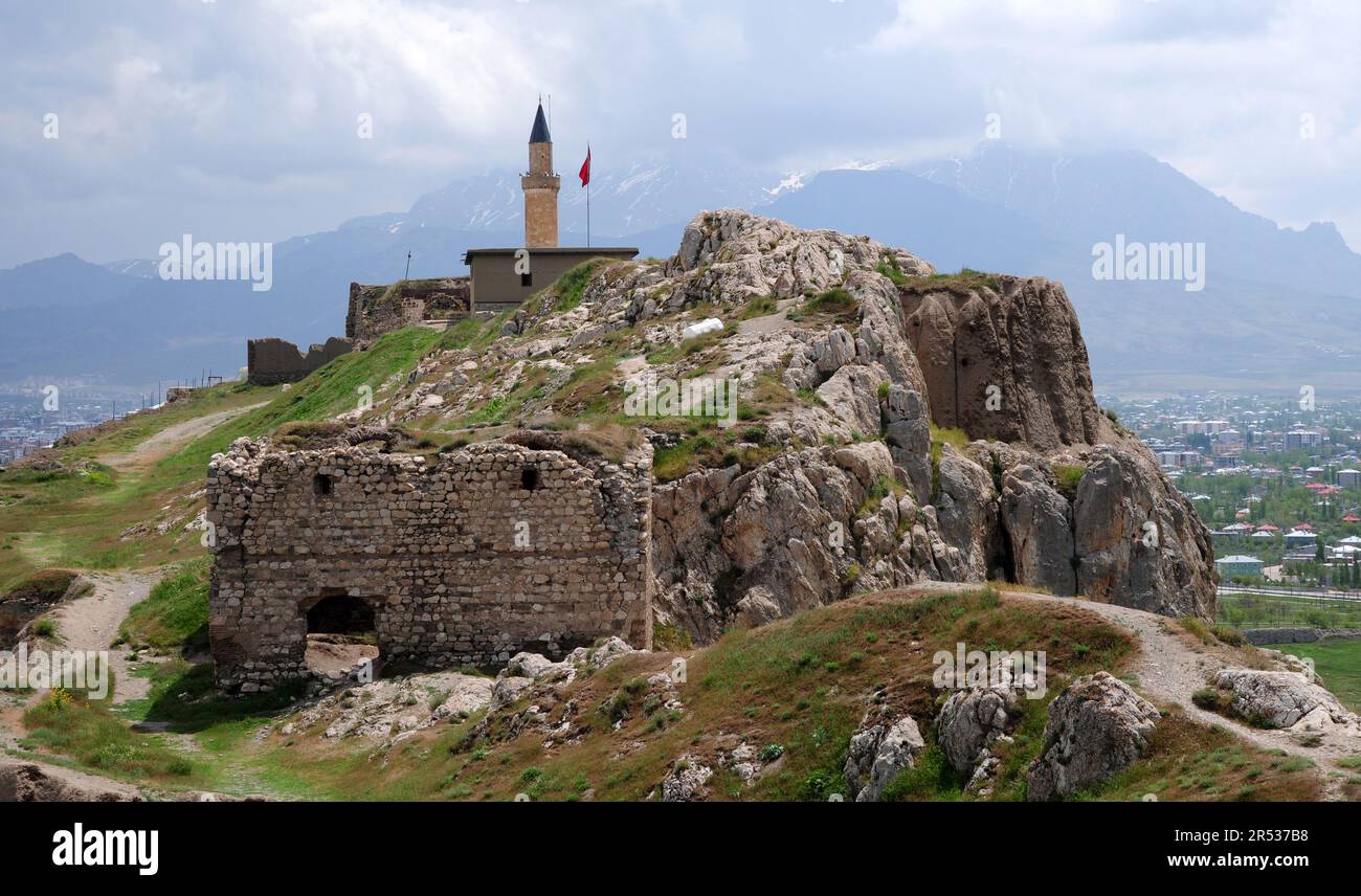 Van Castle, situé dans la ville de Van, Turquie, a été construit ...