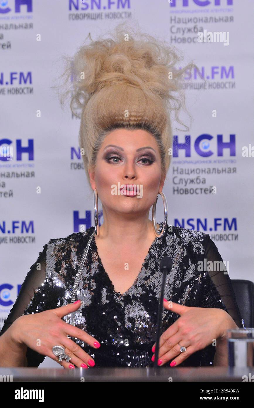 Conférence de presse de Lena Lenina Blogger sur le sujet de la fraude ...