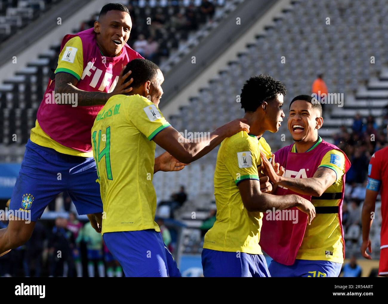 (230601) -- LA PLATA, 1 juin 2023 (Xinhua) -- Andrey Santos (2nd R) du ...