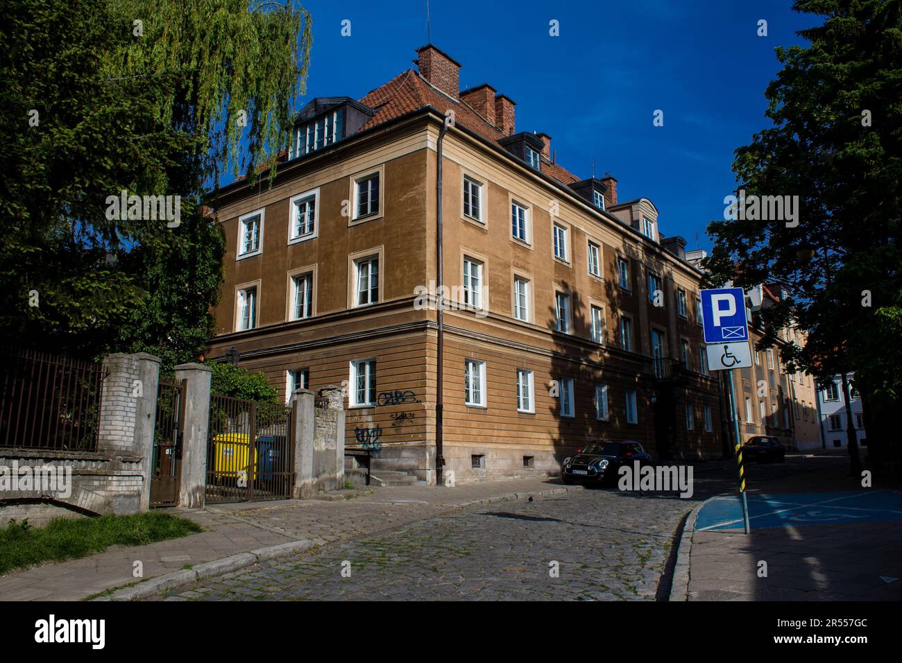 Varsovie, Pologne - 28 mai 2023 façade d'un bâtiment médiéval restauré ...