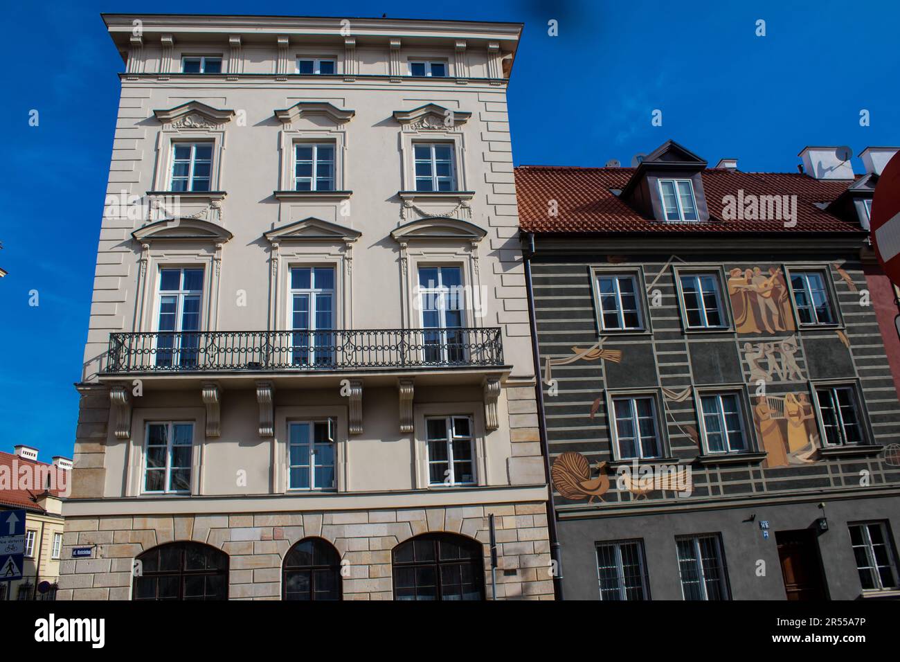 Varsovie, Pologne - 28 mai 2023 façade d'un bâtiment médiéval restauré ...
