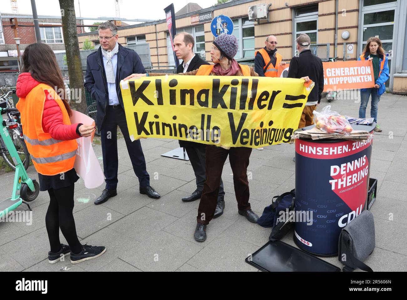 01 juin 2023, Hambourg: Christoph de Vries (2nd de gauche, CDU), membre ...