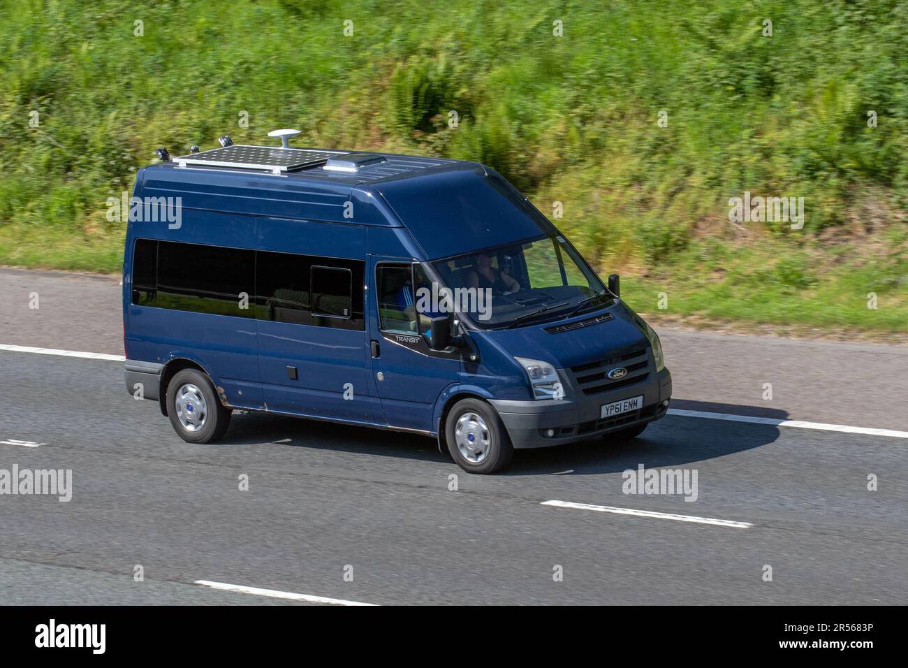 Ford transit 115 t350l rwd Banque de photographies et d’images à haute ...