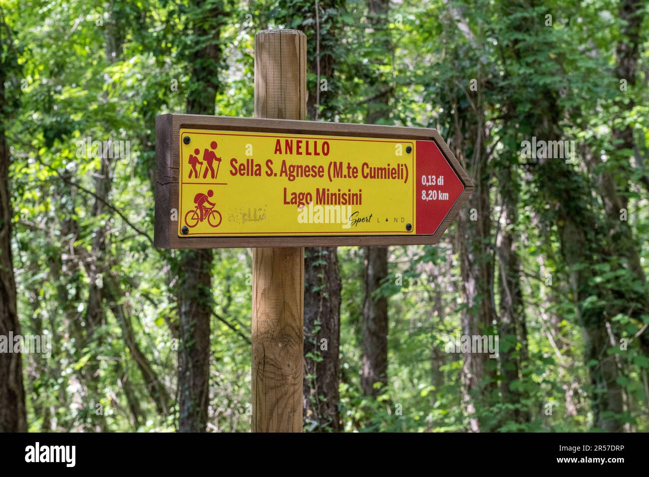 Anneau de Saint Agnes à Gemona del Friuli. Promenades et sentiers de ...