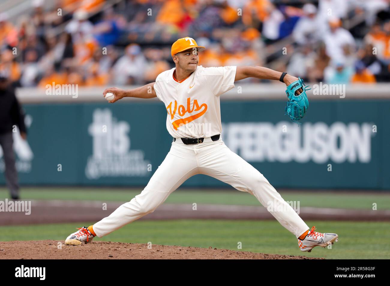 Tennessee Volunteers relief pitcher Chase Burns (23) in action against ...
