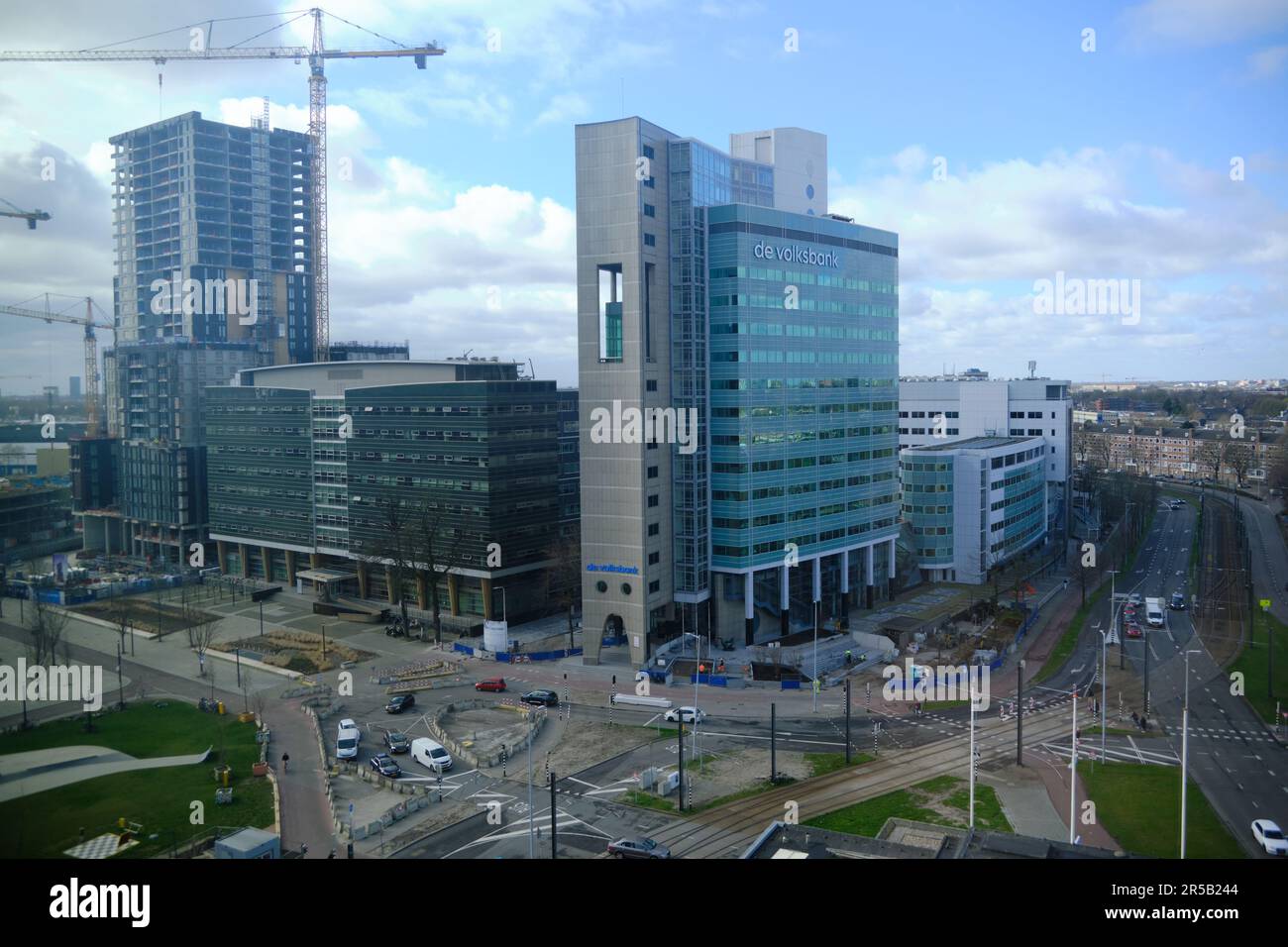 Utrecht, pays-Bas - 17 mars 2022: De Volksbank et bâtiments de suuring ...