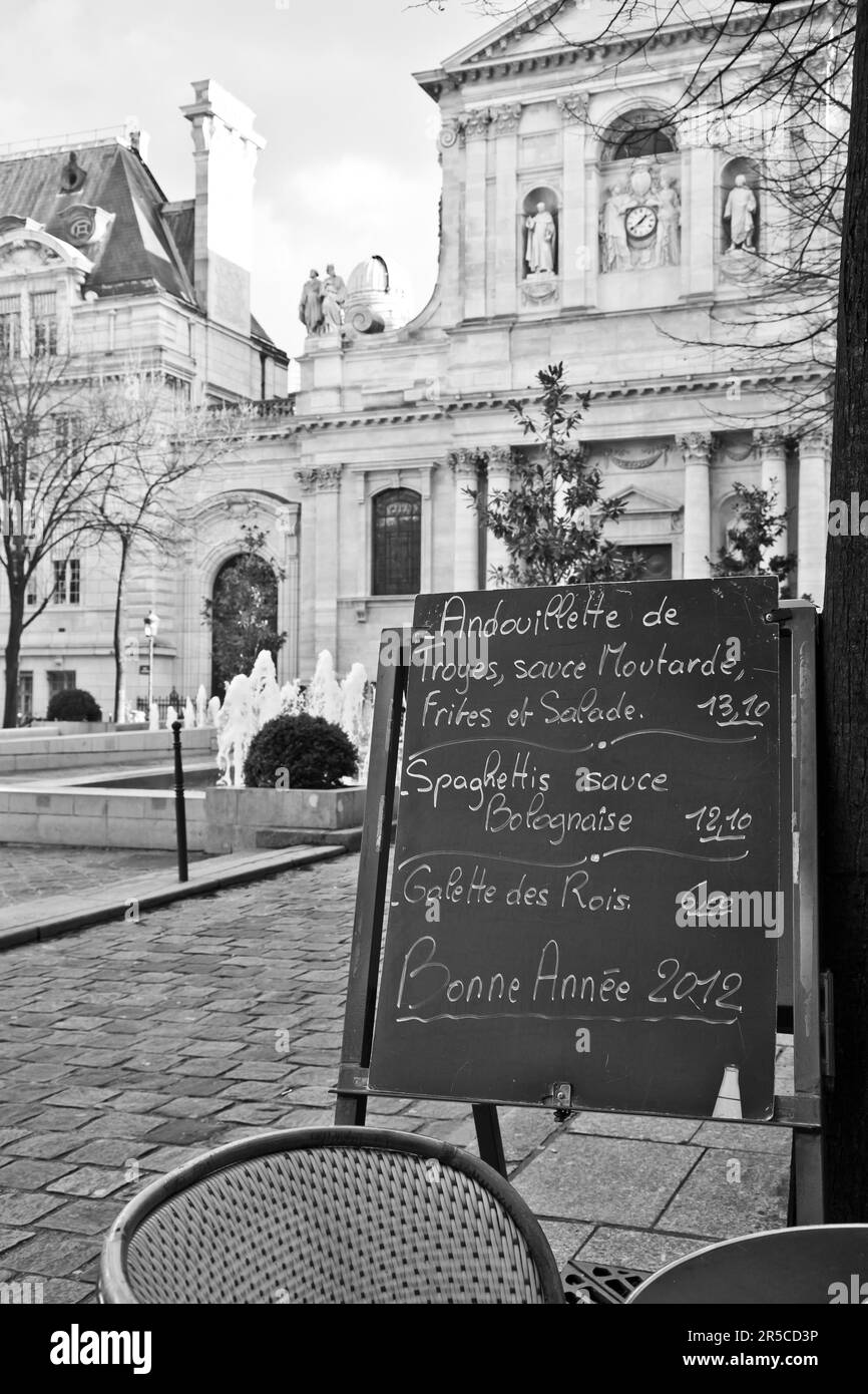 Tableau noir avec un menu dans un restaurant traditionnel typique de ...