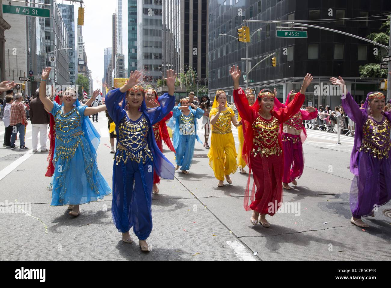 2023 Asian American Pacific Islander Heritage Parade à New York marche ...