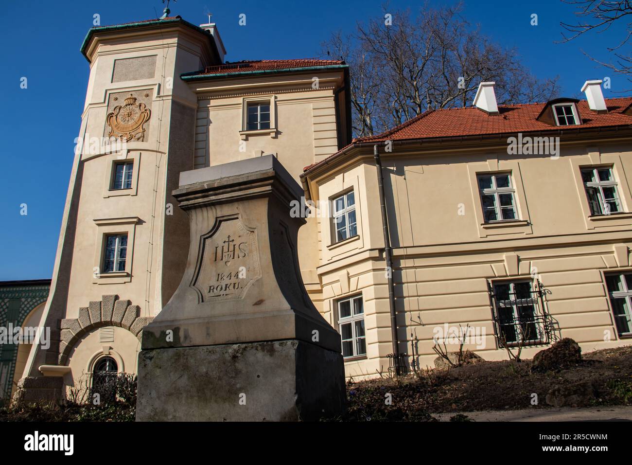 Le château de Lancut en Pologne est une magnifique forteresse ...