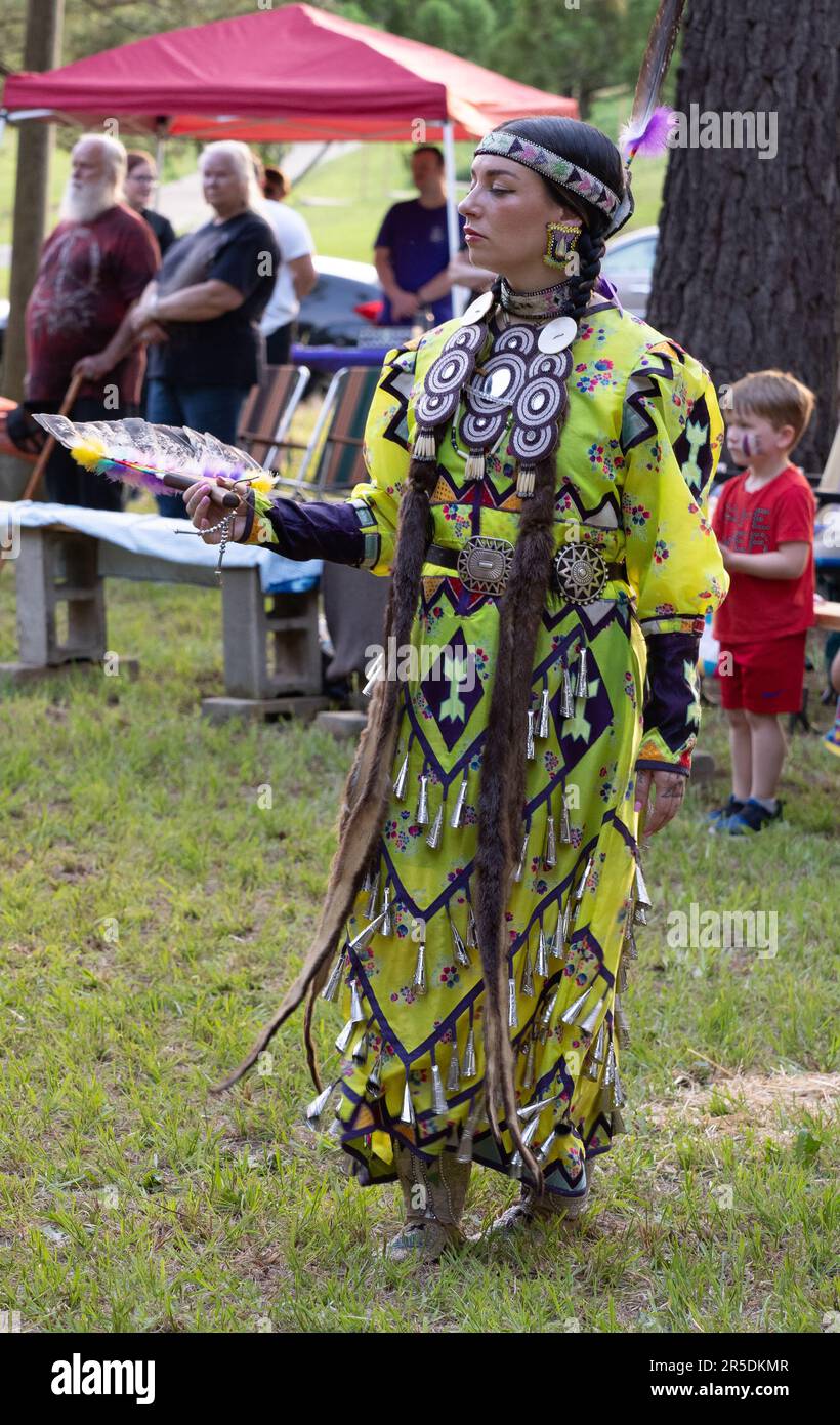 Jingle dance dress Banque de photographies et d’images à haute ...