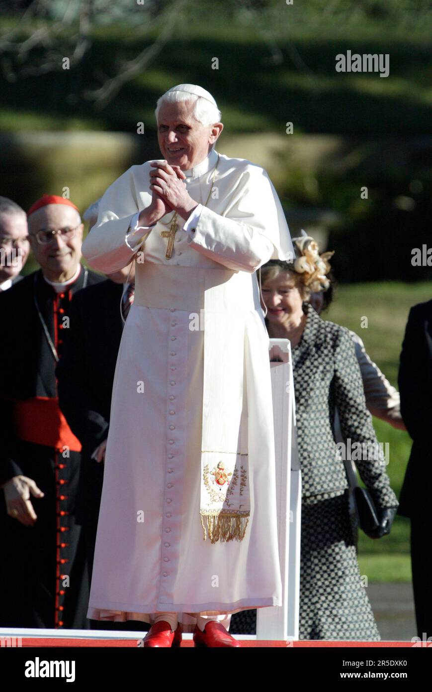 Le pape Benoît XVI est officiellement accueilli en Australie par Kevin ...