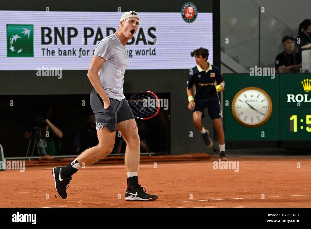 PARIS, IF - 02.06.2023: ROLAND GARROS 2023 - Denis Shapovalov pendant son match contre le ...