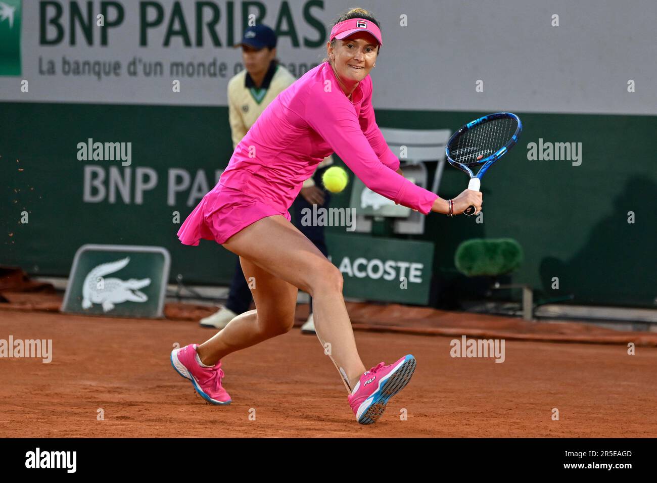 PARIS, IF - 02.06.2023: ROLAND GARROS 2023 - Irina-Camelia Begu pendant ...