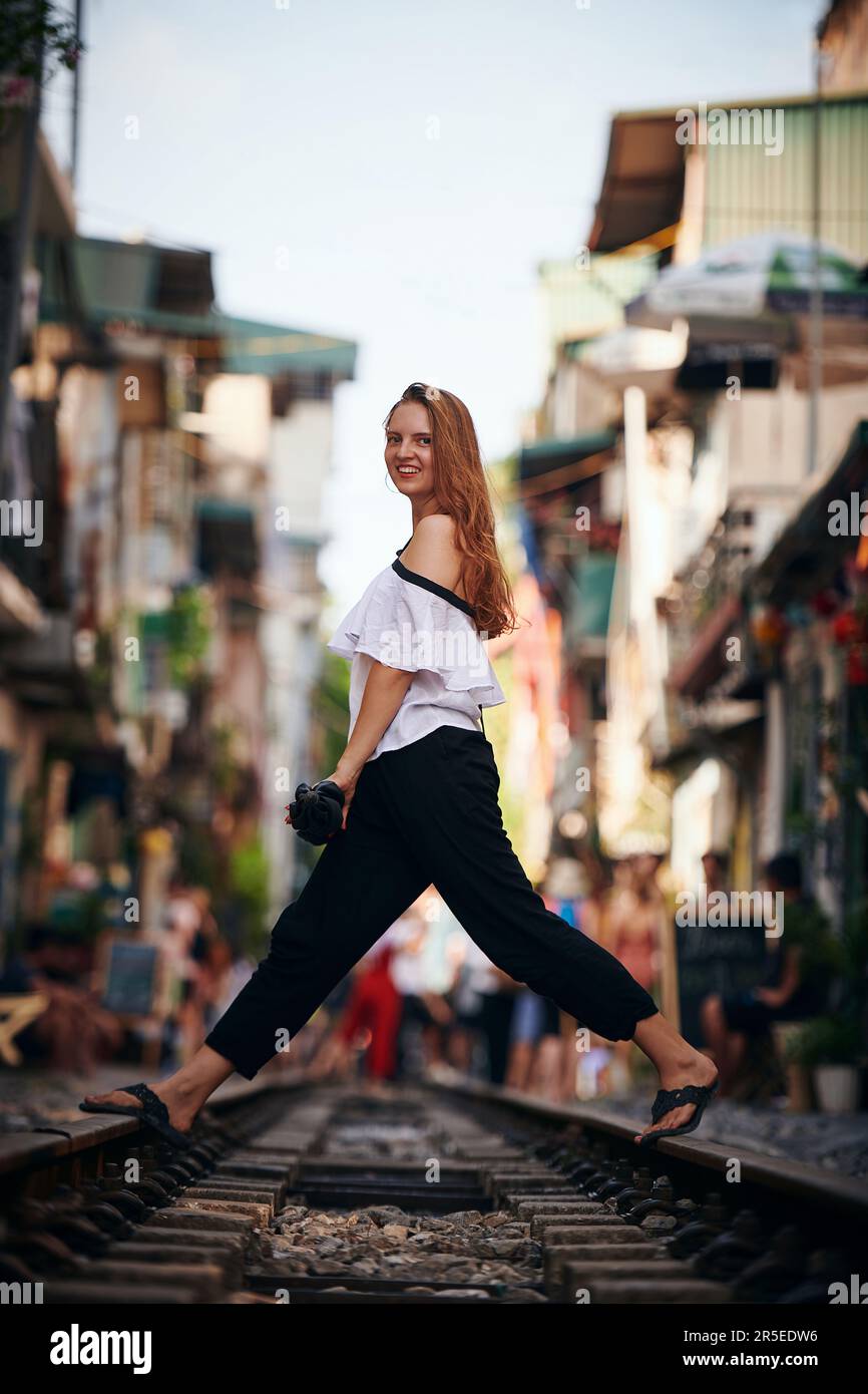 Où que vous alliez, emportez tout votre cœur. une belle jeune femme ...