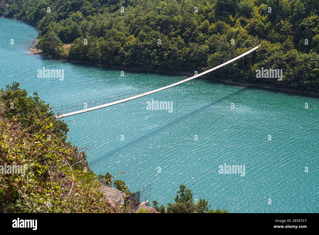 Vue depuis l'une des plus belles routes d'Albanie le long du lac ...