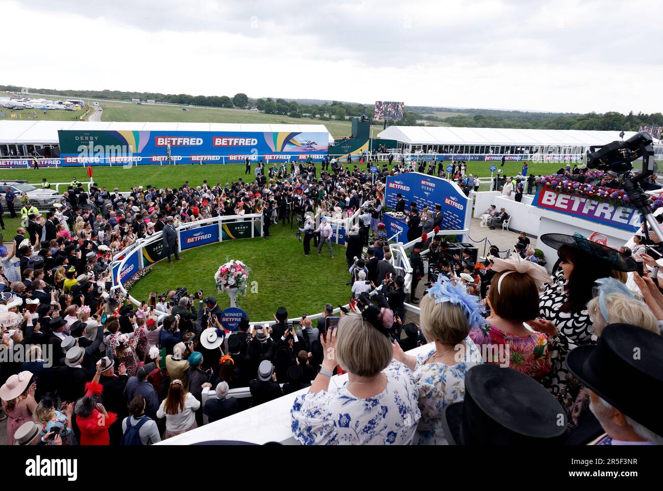 Le jockey Ryan Moore et Auguste Rodin retournent dans l'enceinte des ...