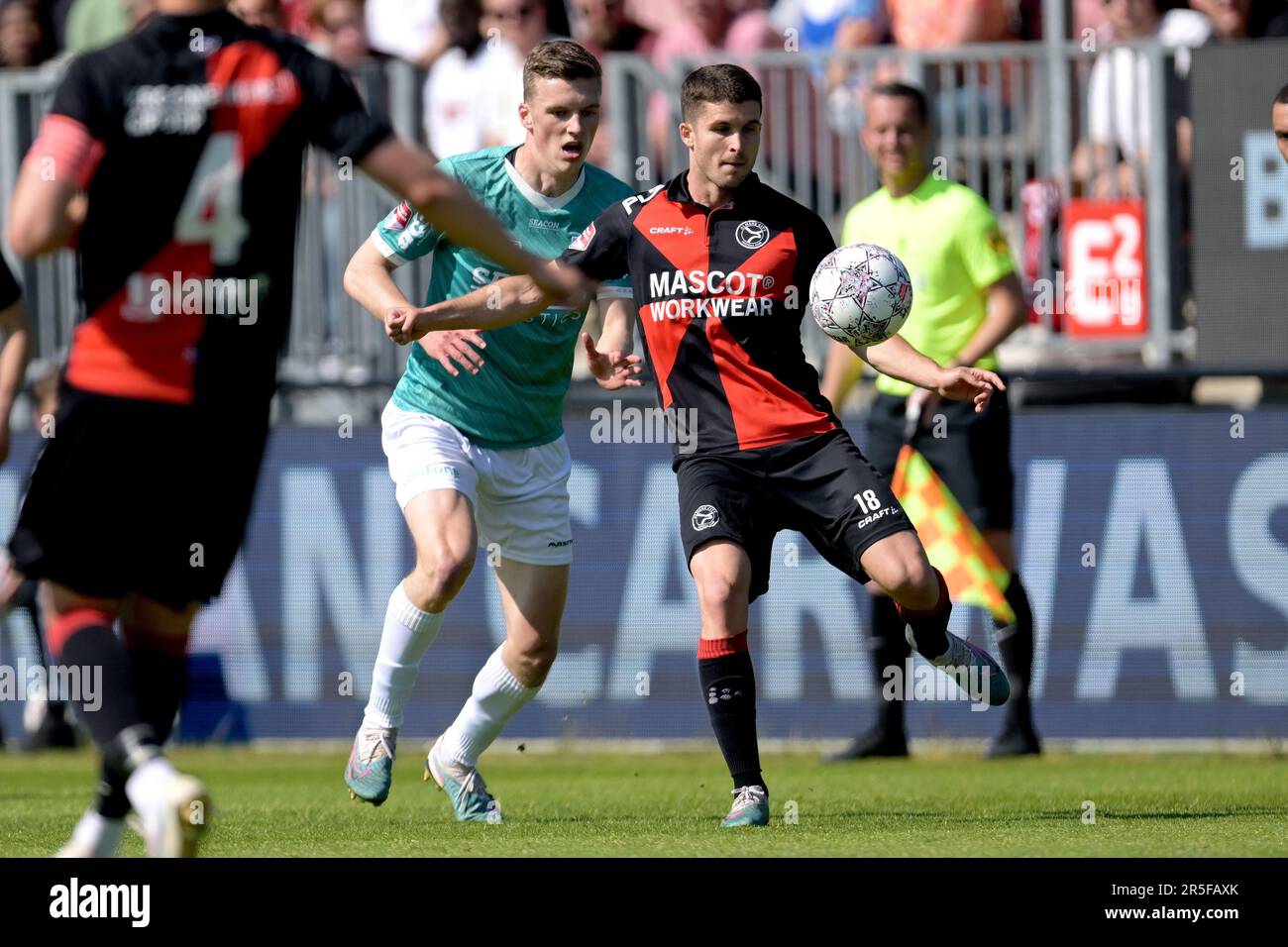ALMERE - (lr) Daan Huisman de VVVV Venlo, Alvaro Pena de Almere City FC ...
