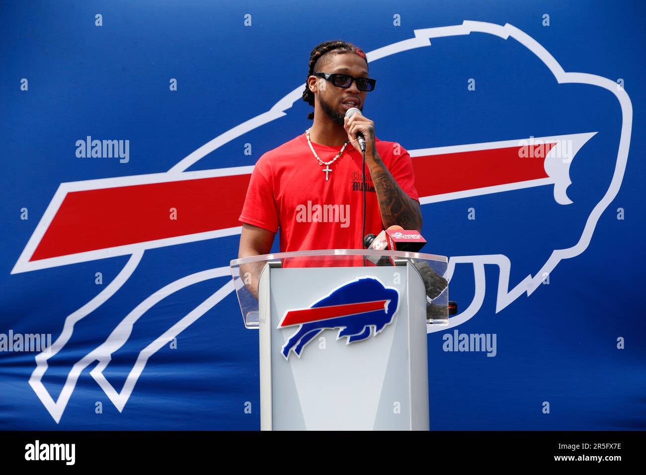 CAPTION CORRECTION: CORRECTS NAME SPELLING: Buffalo Bills defensive ...