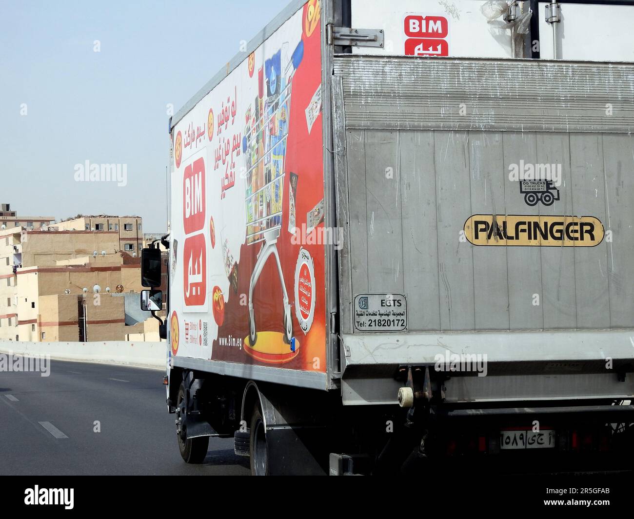 Le Caire, Egypte, 21 mai 2023: PALFINGER camion grand véhicule de BIM ...