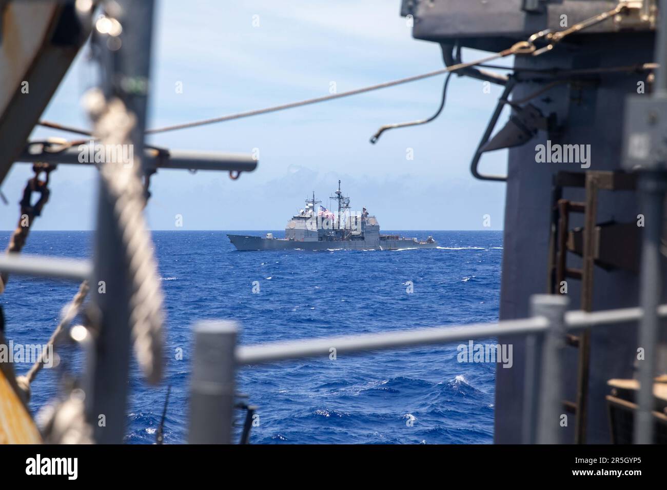 230603-N-KW492-0296 MER DES PHILIPPINES (3 juin 2023) le croiseur à missiles guidés de classe ...