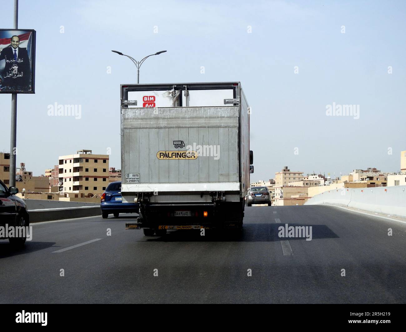 Le Caire, Egypte, 21 mai 2023: PALFINGER camion grand véhicule de BIM ...