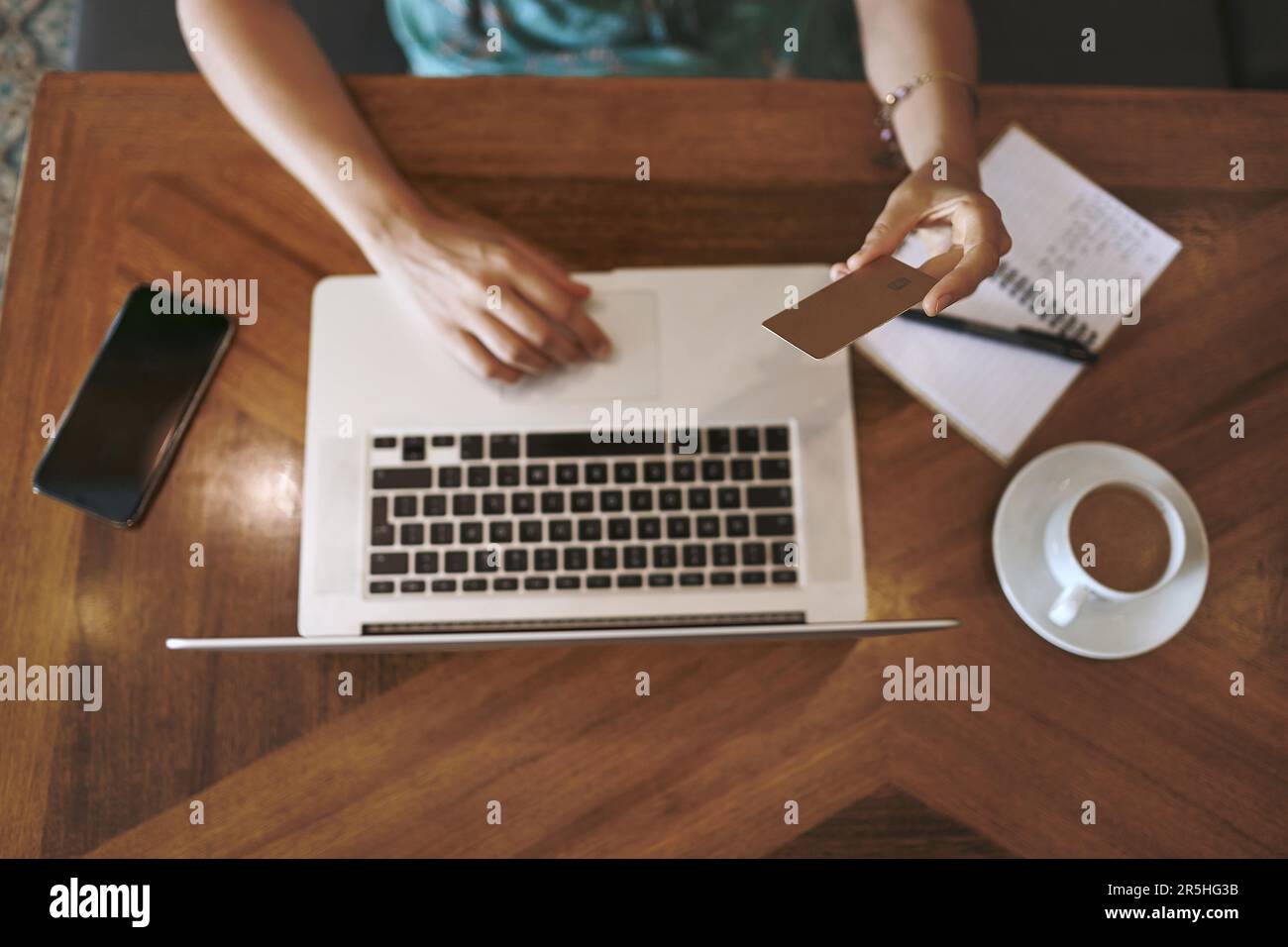 Une petite carte qui lui fait gagner beaucoup de temps. Photo en grand ...