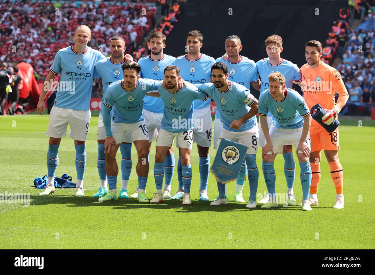 Équipe de Manchester City avant le départ de Back Row : Erling Haaland ...