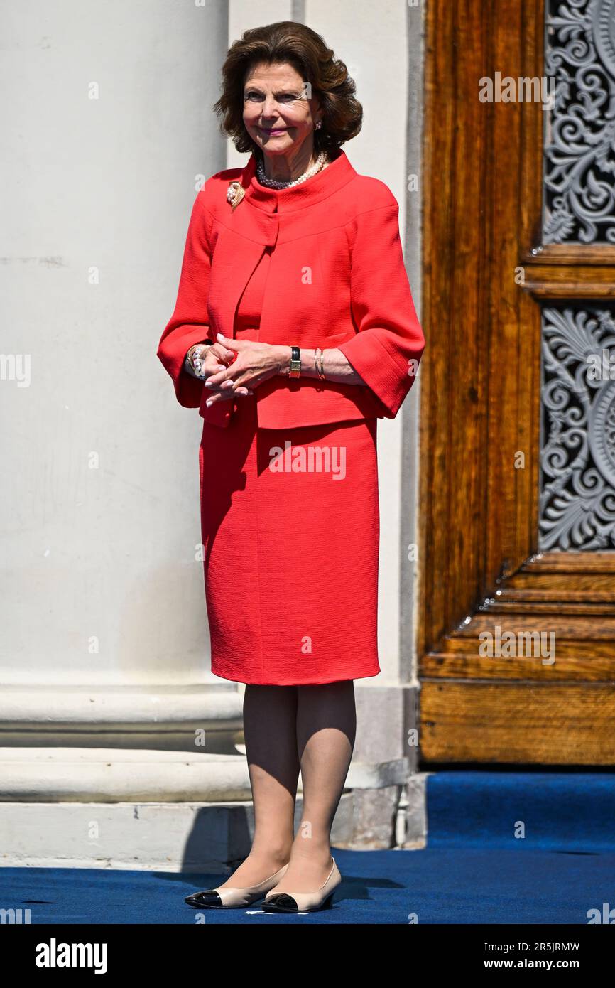 Le roi Carl Gustaf et la reine Silvia à Gustaf Adolfs Torg lors de leur ...