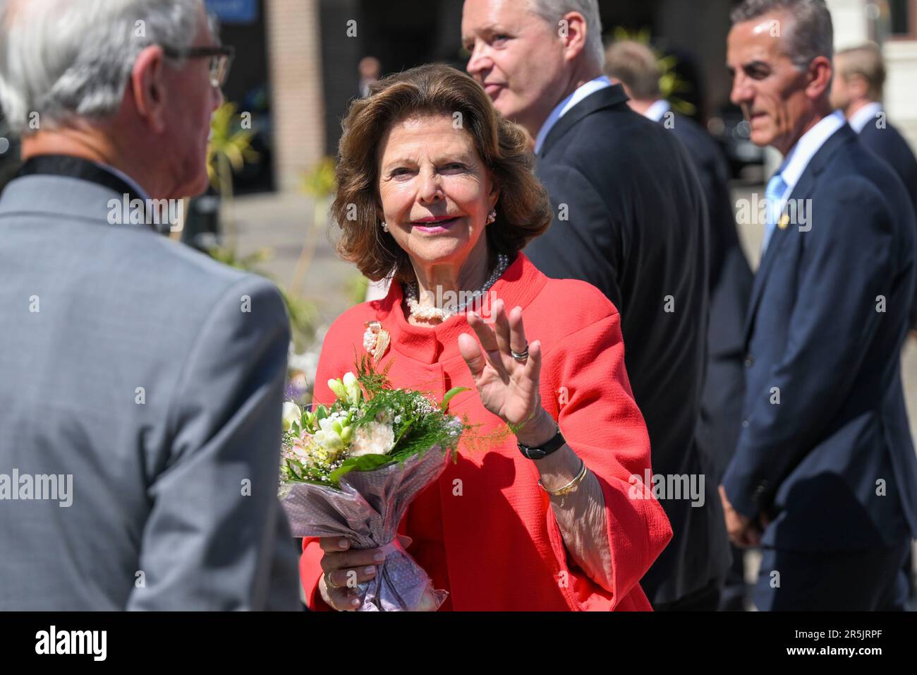 Le roi Carl Gustaf et la reine Silvia à Gustaf Adolfs Torg lors de leur ...
