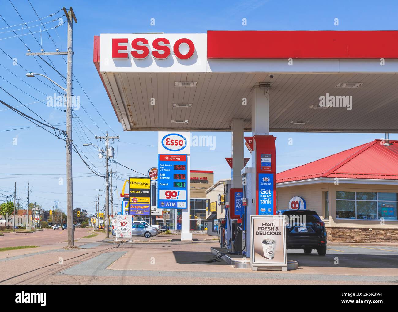 Esso service station Banque de photographies et d’images à haute ...