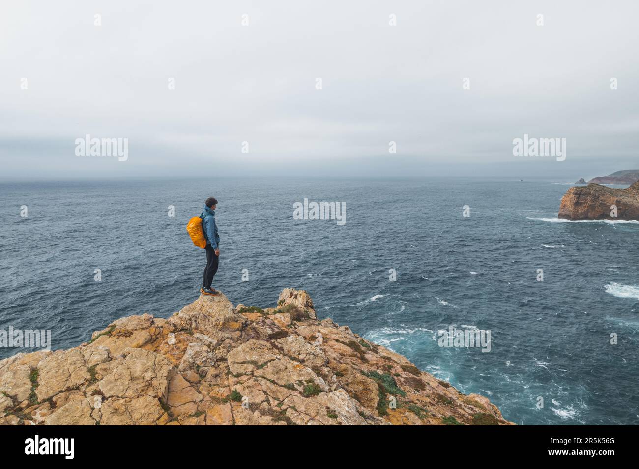 L'aventurier à poil noir se trouve à l'extrémité du cap Cabo de Sao ...