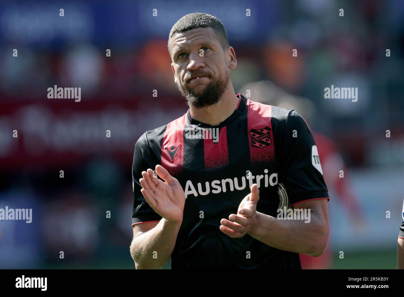 ENSCHEDE - Jeffrey Bruma de SC Heerenveen après l'achèvement de la demi ...