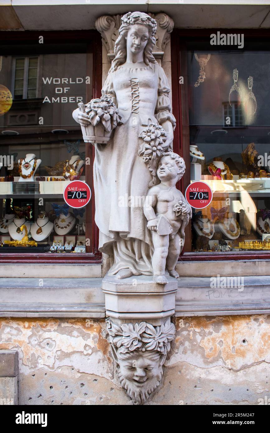 Façade de l'église médiévale autour de Stary Rynek, place du marché de ...