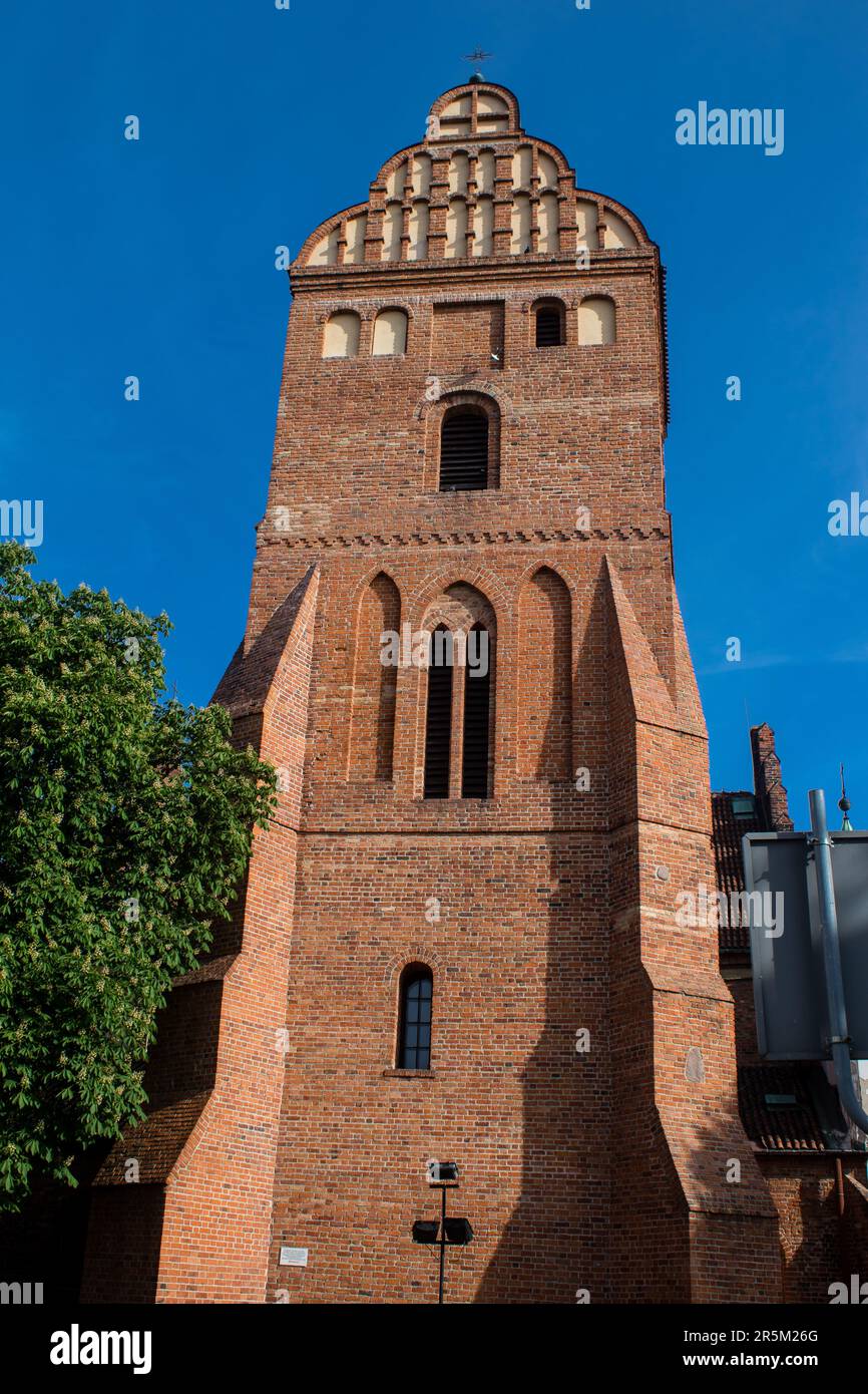 Façade de l'église médiévale autour de Stary Rynek, place du marché de ...