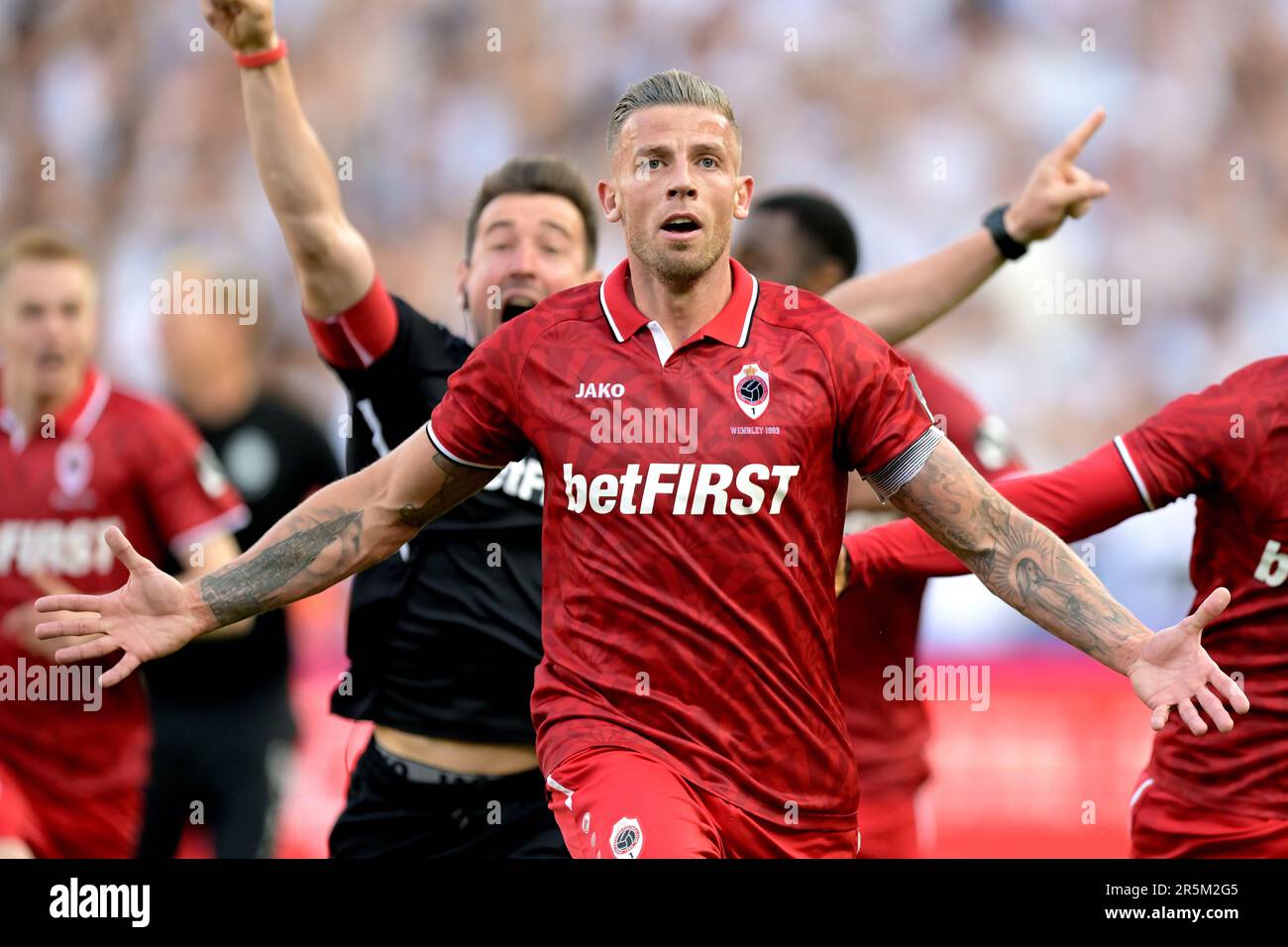 GENK - Toby Alderweireld du FC Royal Antwerp fête les 2-2 lors des ...