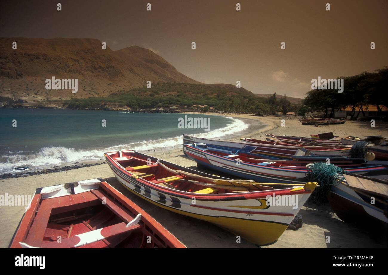 La baie et la plage de la ville de Tarrafal sur l'île de Santiago sur ...