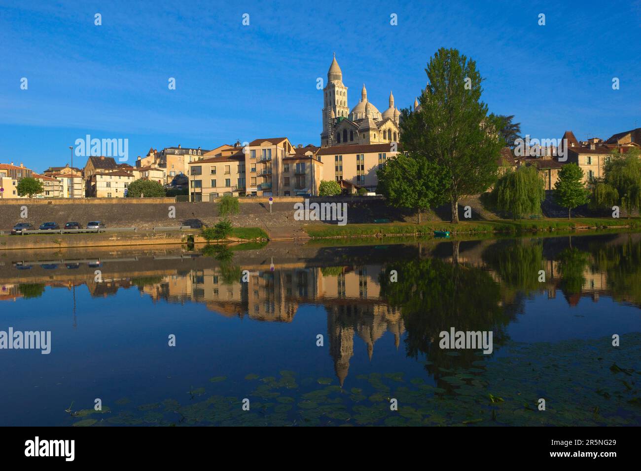 Cathédrale de Périgueux, Ile de la rivière, Périgueux, Aquitaine ...