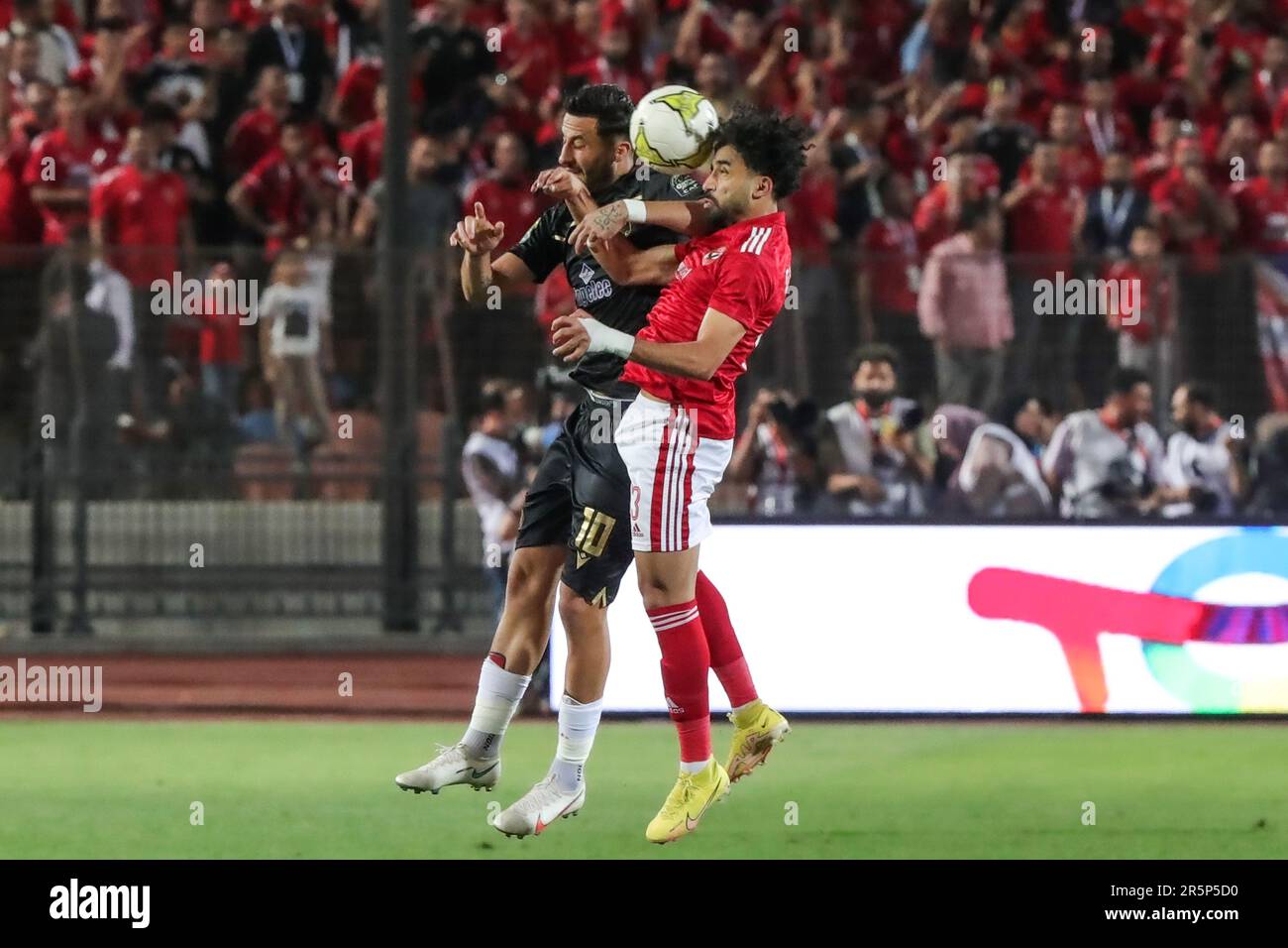 Le Caire, Égypte. 4th juin 2023. Aymane El Hassouni (L) de Wydad ...