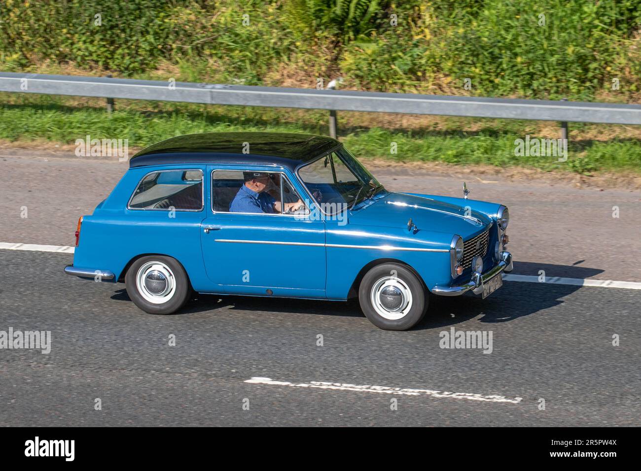 Années 1959 50 Fifties Blue Austin A40 Farina ; voiture de tourisme ...
