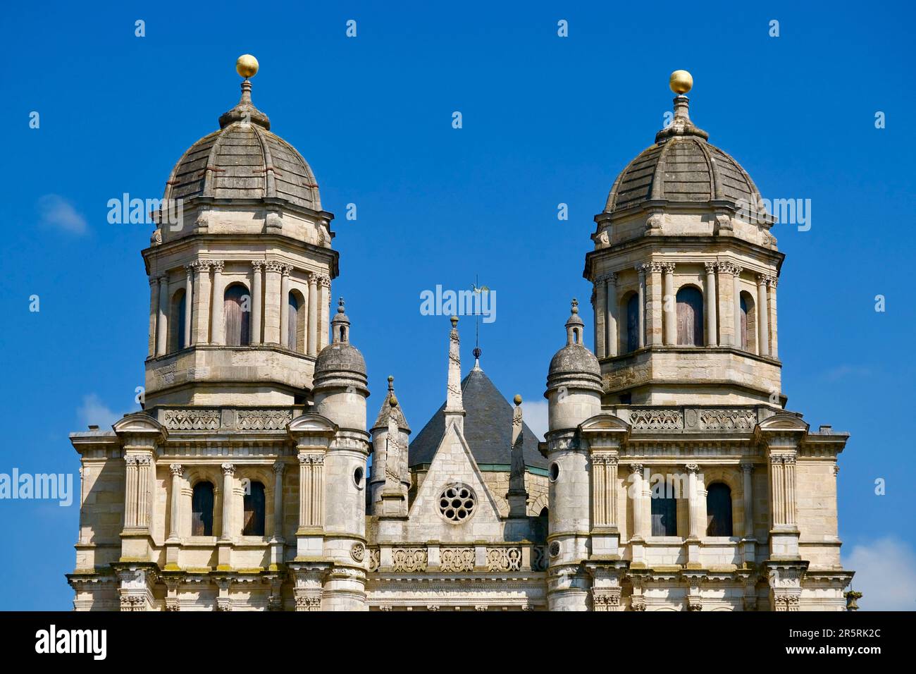 France, Côte d'Or, Dijon, région classée au patrimoine mondial de l'UNESCO, clocher de l'église ...