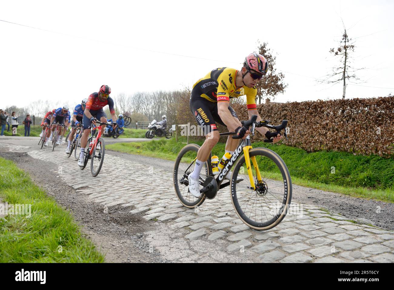 France, Nord, Templeuve, Paris Roubaix 2023 course cycliste, Wout VAN ...